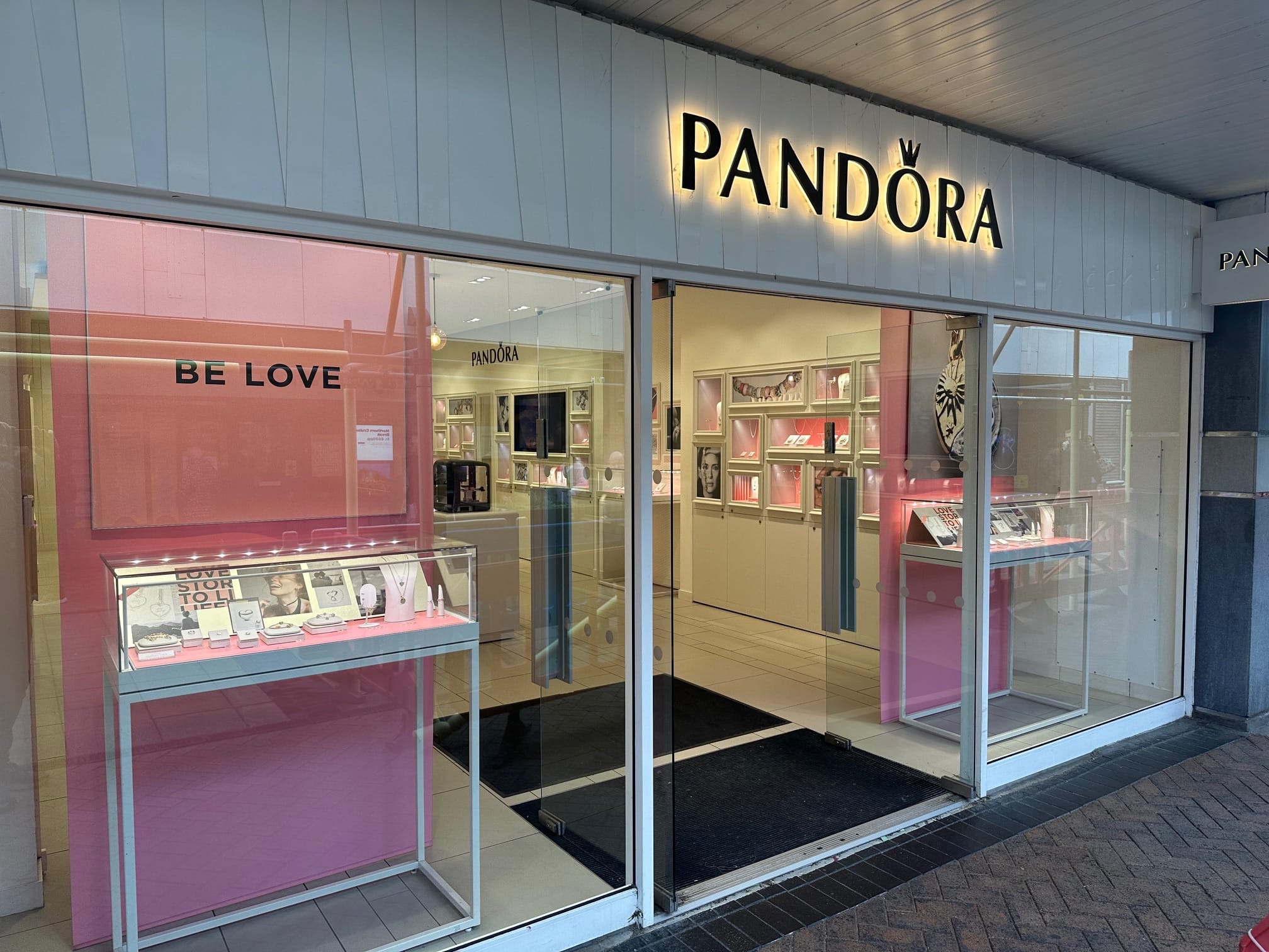 Pandora - Yate Shopping Centre